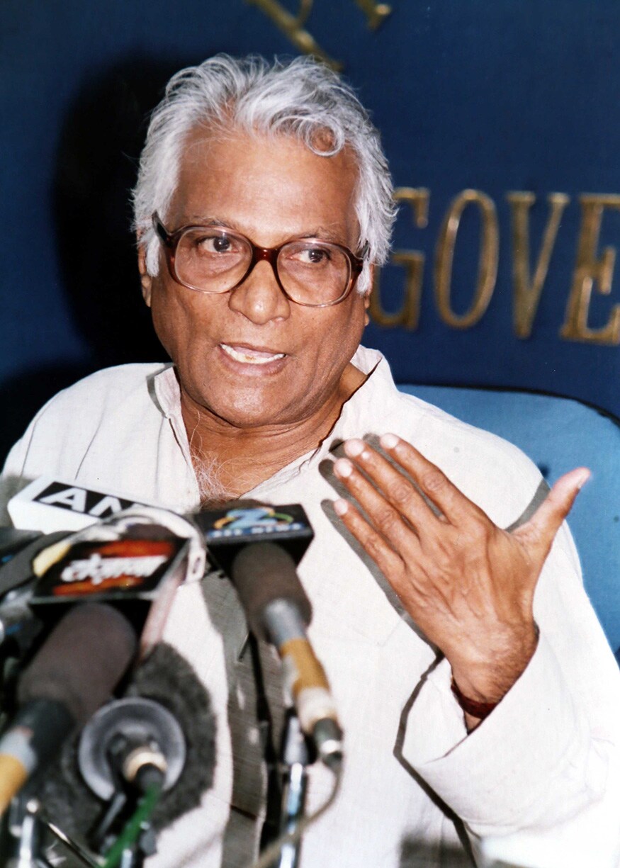 48 Rare Photos of George Fernandes - News18