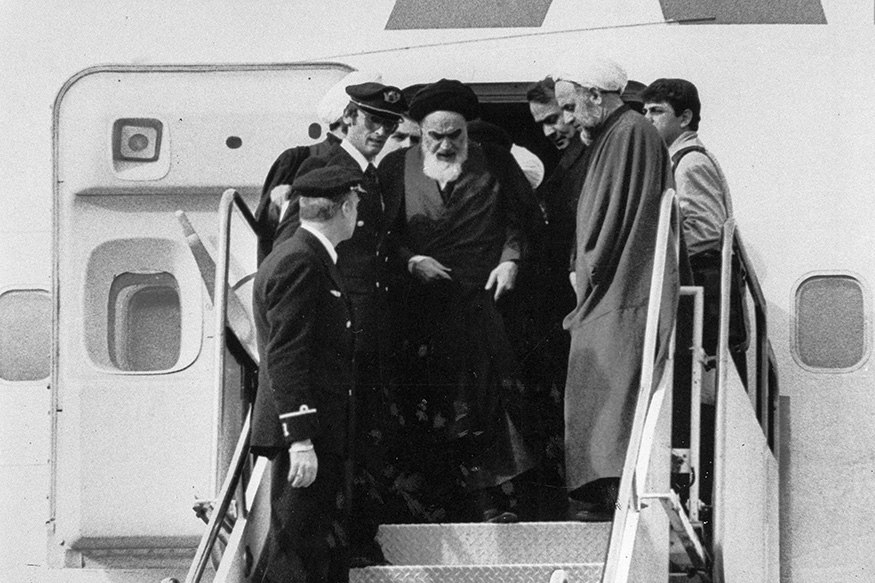 40 Years of Iranian Revolution: Rare Photos of Khomeini's Return From ...