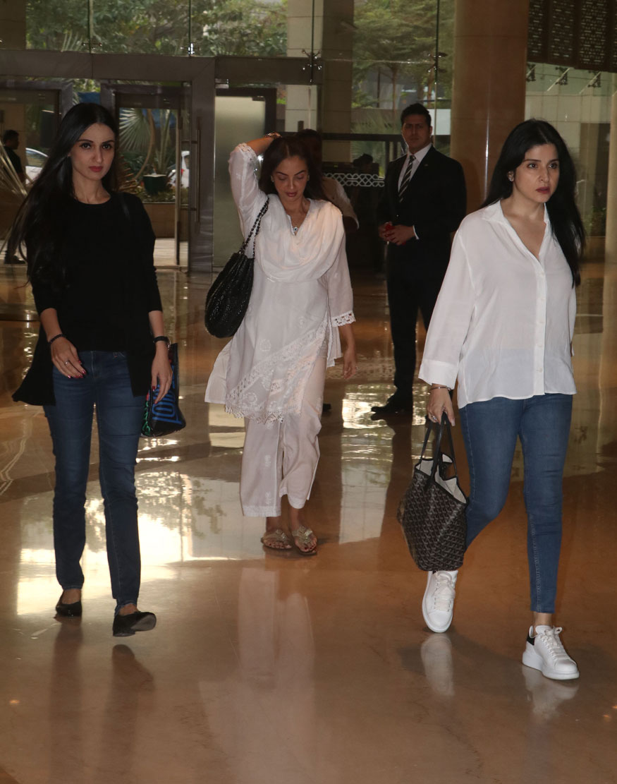 Vikram Phadnis' Mother's Prayer Meet: Bollywood Stars Pay Tribute