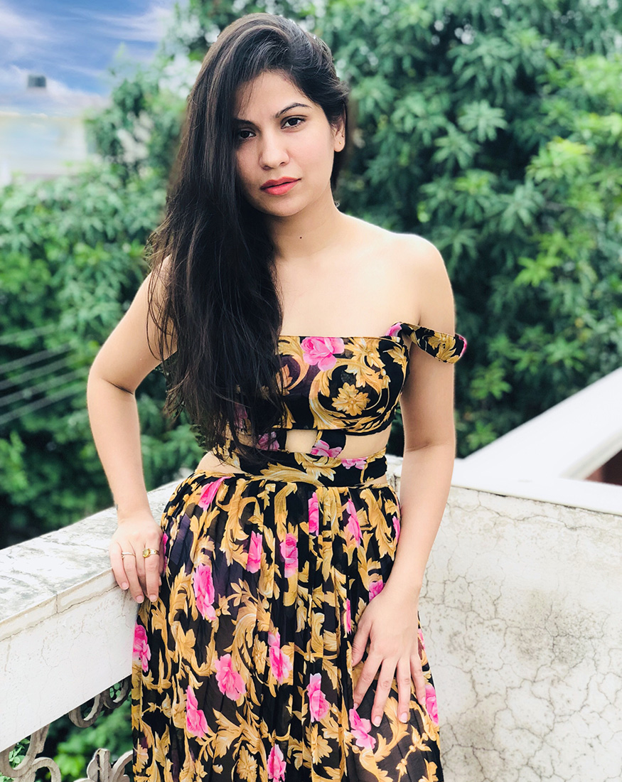 Glamorous Pictures of Punjabi Actress Geet Gambhir - Photogallery