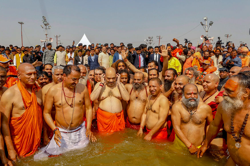 Kumbh Mela 2019: Devotees Take Holy Dip in Sangam on Shivratri