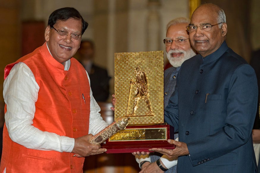 PM Modi, President Kovind at Gandhi Peace Prize Awards Ceremony - News18
