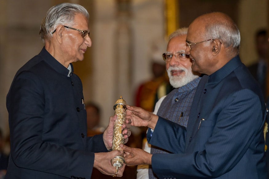 PM Modi, President Kovind at Gandhi Peace Prize Awards Ceremony - News18