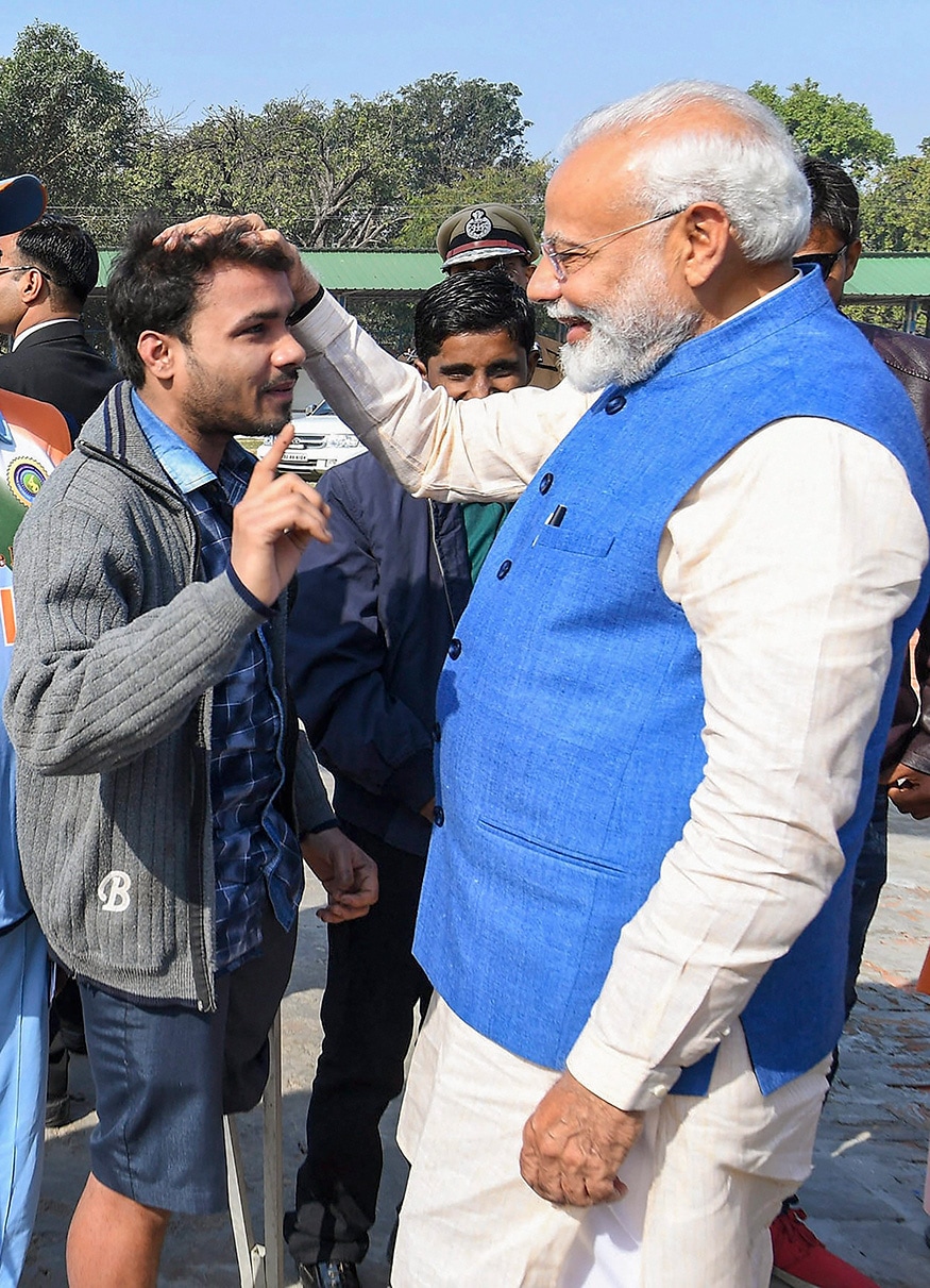 PM Modi in Varanasi: Pays Tribute to Guru Ravidas, Unveils Electric ...
