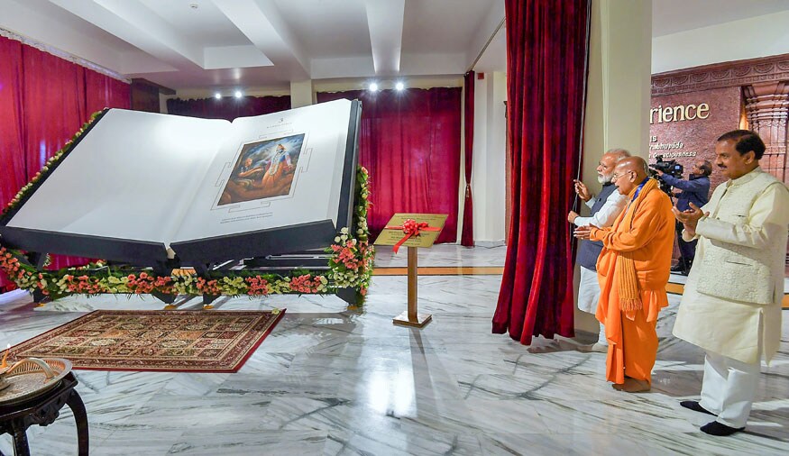 PM Narendra Modi Takes Delhi Metro Ride to ISKCON Temple - News18