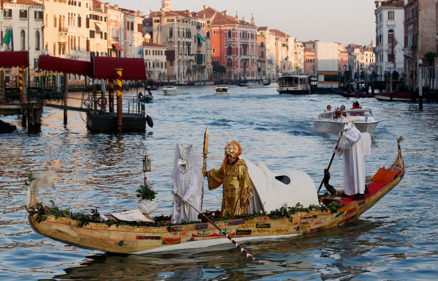 Venice Carnival Kicks Off With Spectacular Gandola Parade - News18