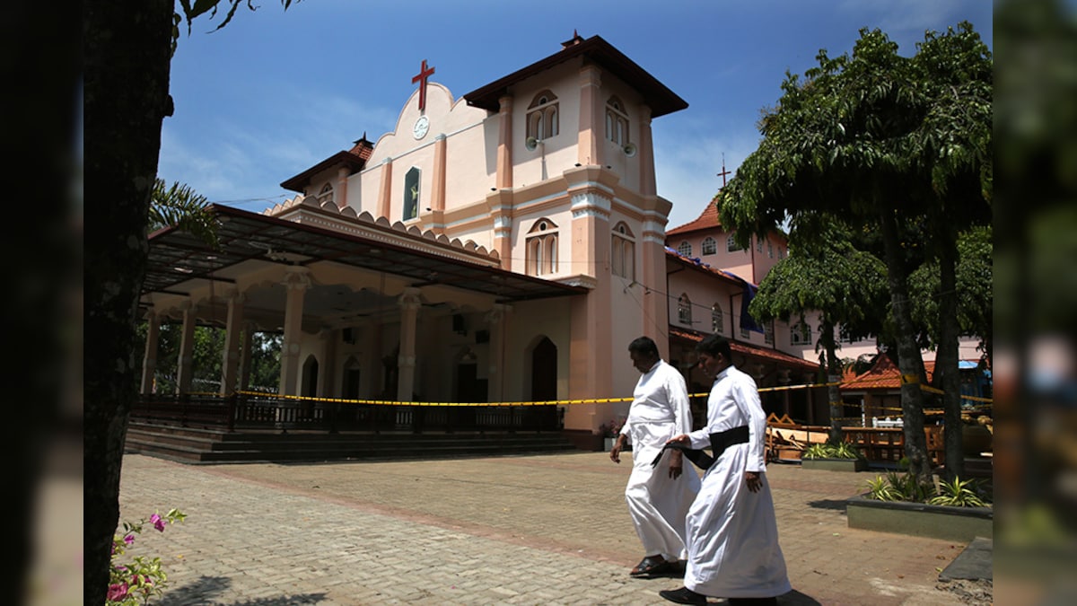 Orthodox Priests Enter Kerala Piravom Church, Conduct Holy Mass After ...
