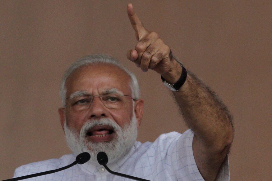 PHOTOS| PM Narendra Modi Addresses Mega Rally in Kolkata - News18