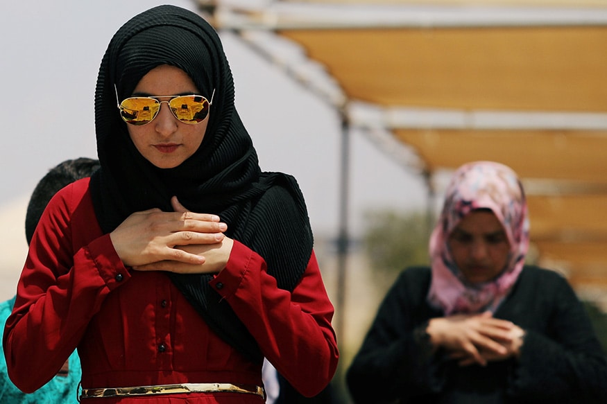 Not All Headscarves Are Burqas: Decoding The Different Types of Veils ...