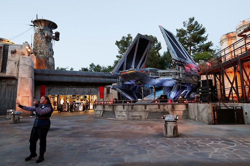 Aliens, Droids & Starships: Here's Sneak-Peek Into Disney's New Star ...