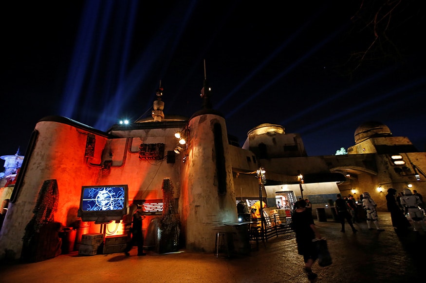 Aliens, Droids & Starships: Here's Sneak-Peek Into Disney's New Star ...