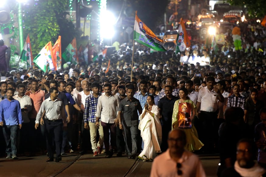TMC Chief Mamata Banerjee's Protest March Against Kolkata Violence - News18