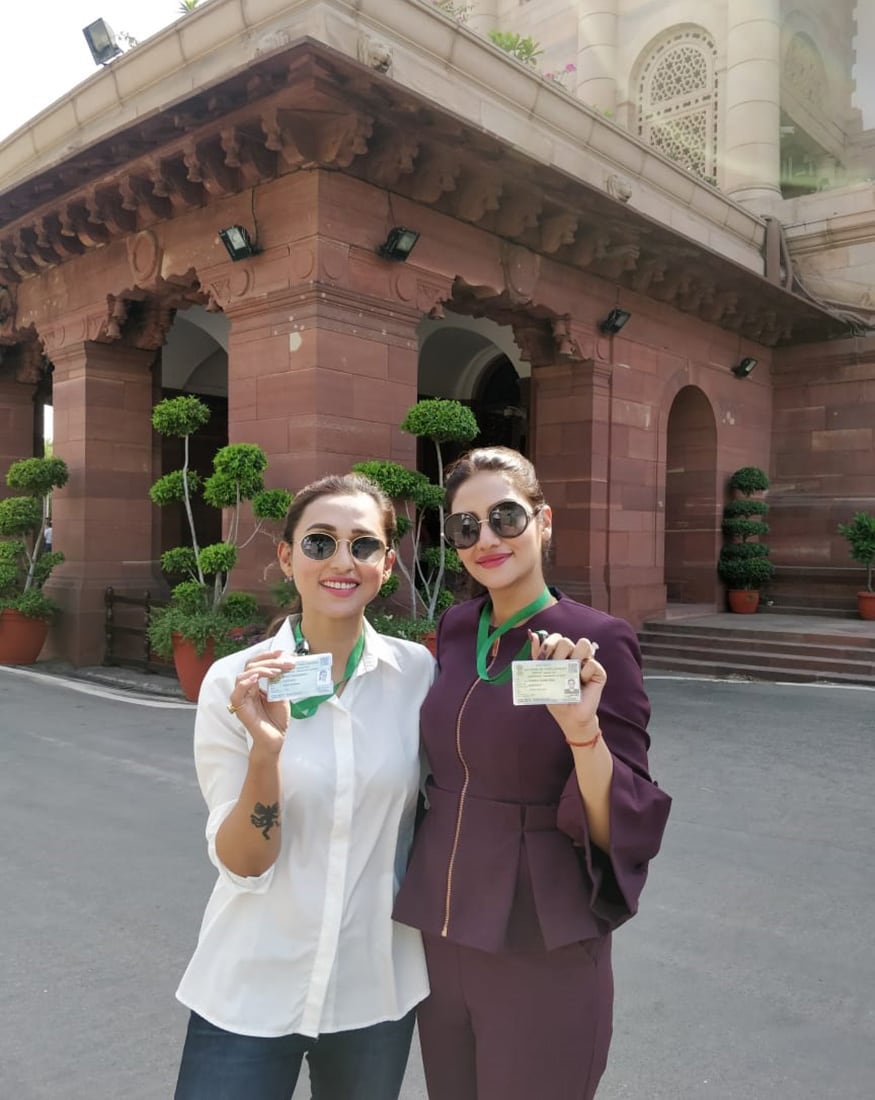 Elated TMC MPs Mimi & Nusrat Enjoy a Quick Photo Session at Parliament ...