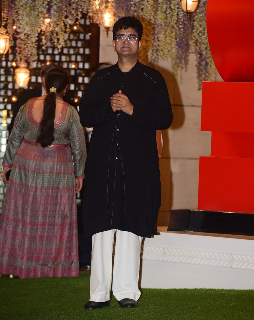 Bollywood Stars Grace Nayantara Kothari’s Pre-Wedding Party - News18