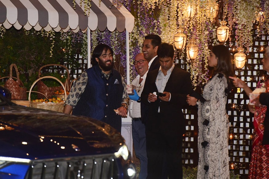 Bollywood Stars Grace Nayantara Kothari’s Pre-Wedding Party - News18