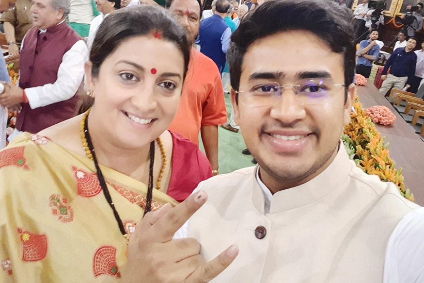 First-Time MPs Enjoy Quick Photo Op On Their 1st Day in Parliament - News18
