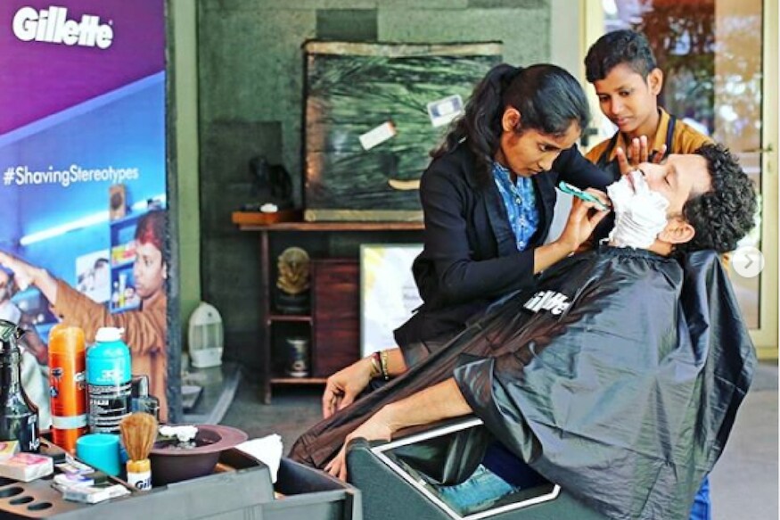 Sachin Tendulkar Gets a Shave From the 'Barbershop Girls' in Viral ...