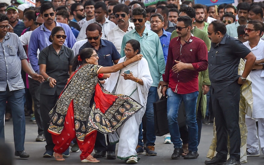 Elections 2019 Mamata Banerjees Roadshow In Kolkata News18