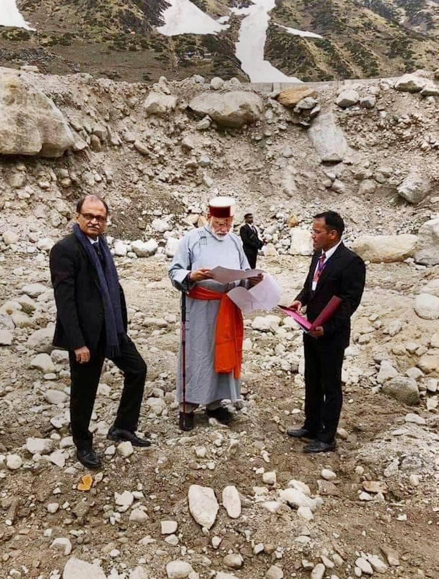 PM Narendra Modi Meditates in Kedarnath Cave; See Pictures - News18