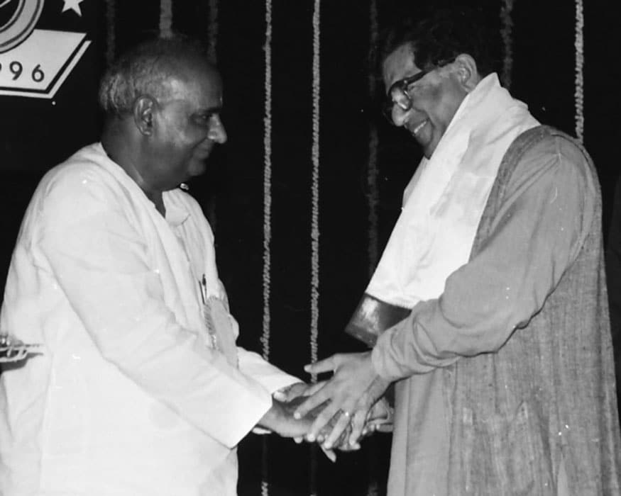 15 Rare Pictures of Legendary Actor & Playwright Girish Karnad - News18