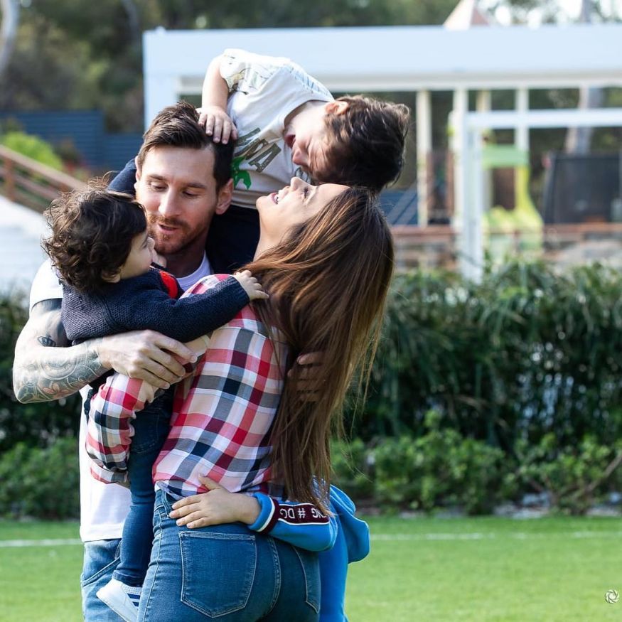 Viral Vacay Pictures of Barcelona Star Lionel Messi & His Family - News18