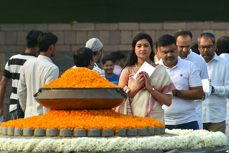 Rajiv Gandhi 75th Birth Anniversary: Congress Leaders Pay Tribute at Veer Bhumi