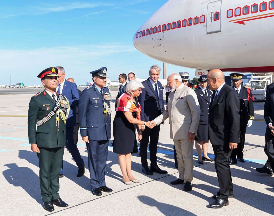 See All the Pictures From PM Narendra Modi's France Visit - News18