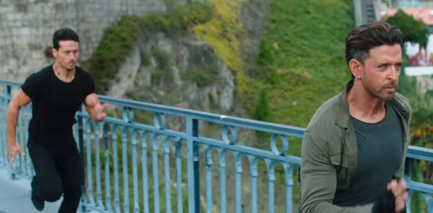 War Movie Stills: Hrithik Roshan & Tiger Shroff's Face-off in Action ...