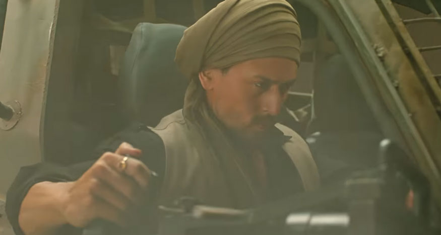 War Movie Stills: Hrithik Roshan & Tiger Shroff's Face-off in Action ...