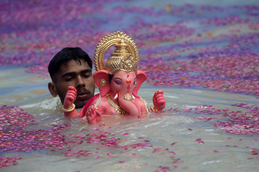 Ganesh Visarjan 2019: Devotees Bid Adieu to Lord Ganesha - News18