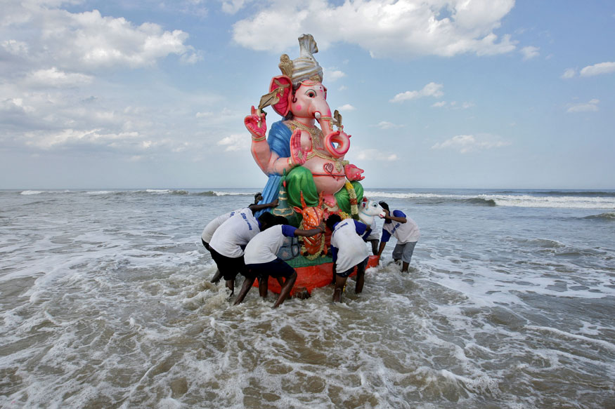 Ganesh Visarjan 2019: Devotees Bid Adieu to Lord Ganesha - News18