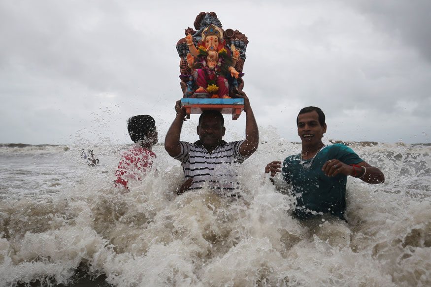 Ganesh Visarjan 2019: Devotees Bid Adieu to Lord Ganesha - News18