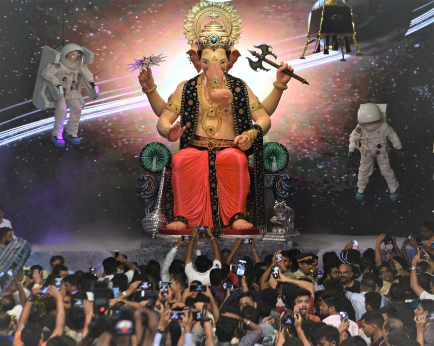 Mumbai's Famous Lalbaugcha Raja First Look Unveiled - News18