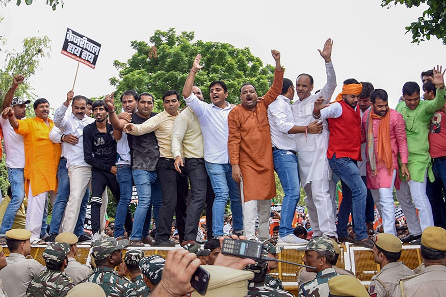 BJP Workers Protest Outside Arvind Kejriwal's Residence Over NRC ...
