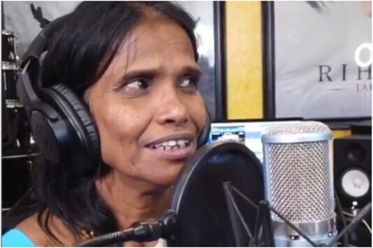 Ranu Mondal Goes Viral Again with Her Rendition of Tujhe Dekha Toh Yeh ...