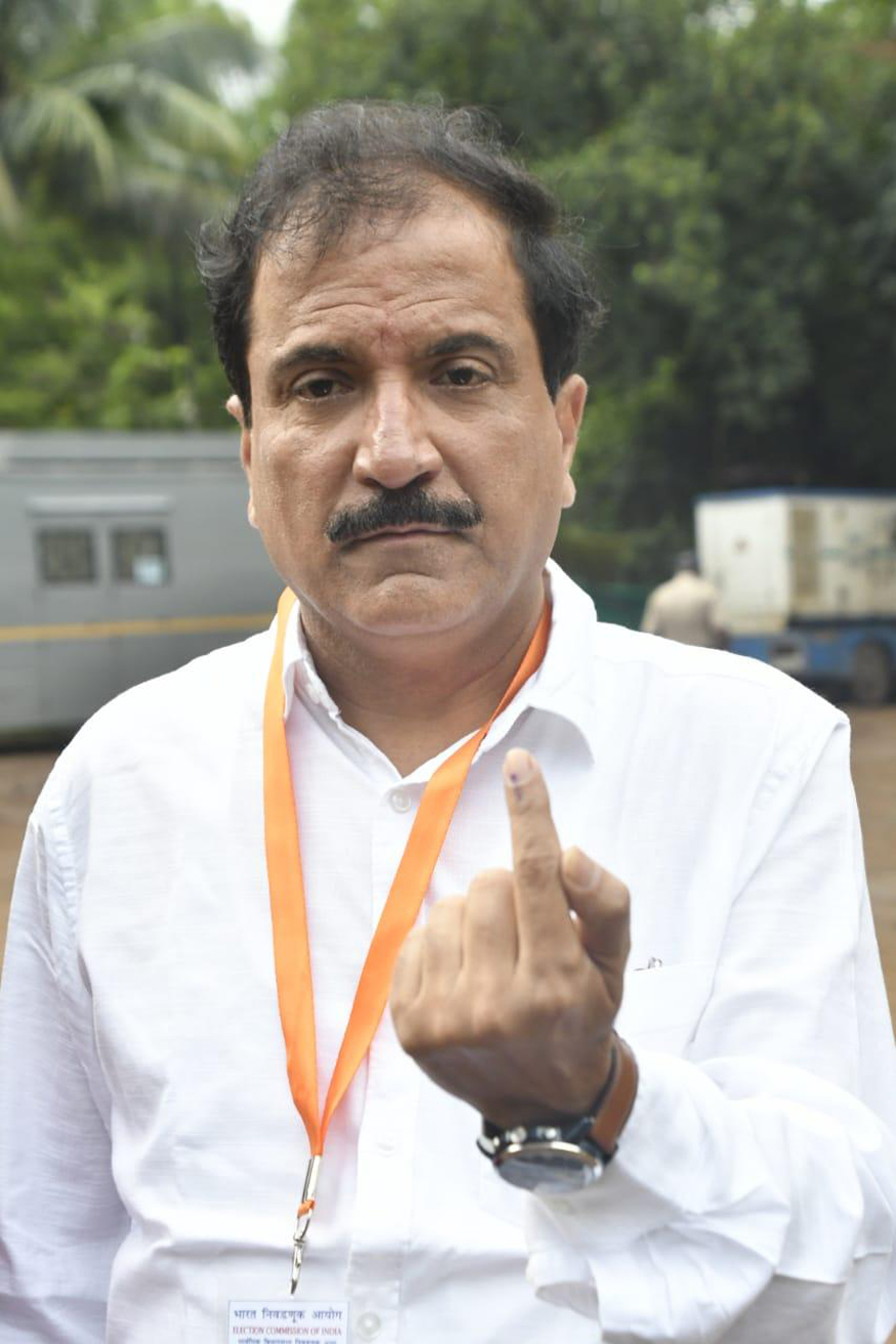 PICS: Politicians Cast their Votes for Assembly Elections 2019