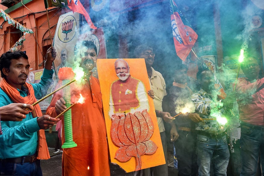 BJP Workers Celebrate Victory in Maharashtra Assembly Election - News18