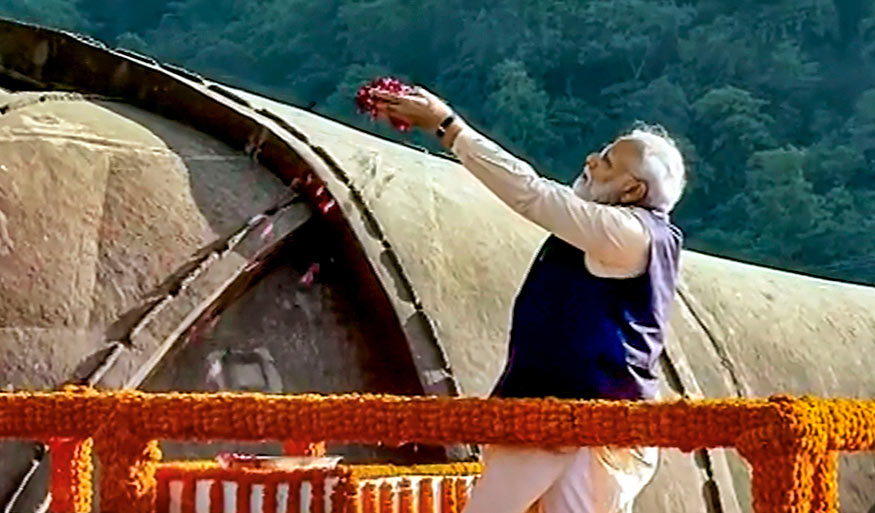 Sardar Patel Jayanti: PM Modi Pays Tribute at Statue of Unity - News18