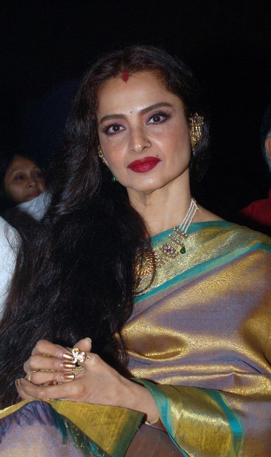 15 Rare Pictures of Bollywood's Timeless Beauty Rekha - News18