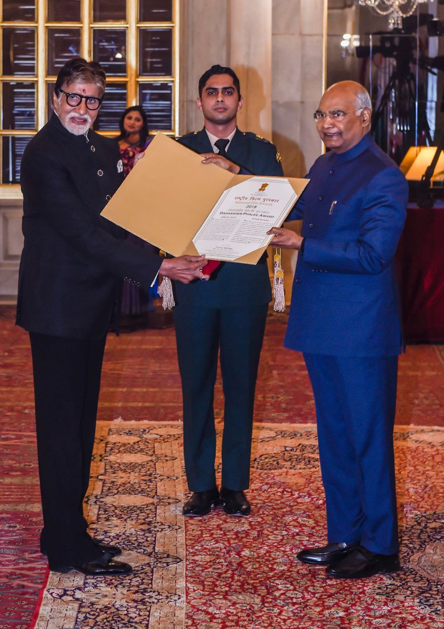 Amitabh Bachchan Receives Dadasaheb Phalke Award - News18