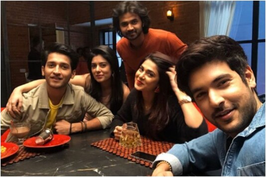 Beyhadh 2 Actors Jennifer Winget, Shivin Narang Enjoy Christmas Feels ...