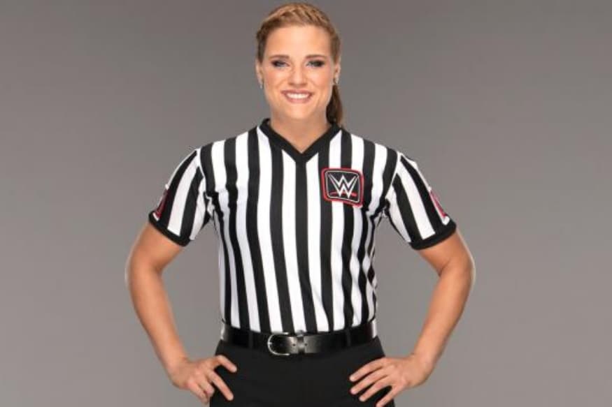 Jessika Carr Becomes WWE's 1st Full-time Female Referee, Shares ...