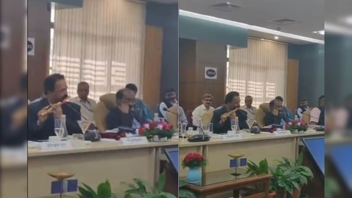 Watch: Video of ISRO Scientist Playing Flute at the End of a Meeting is ...