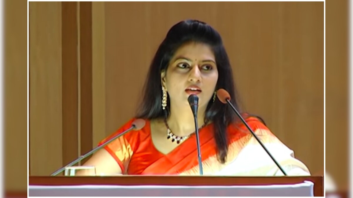 Fact Check: Woman Winning Award in Viral Video is Not Hyderabad Rape ...