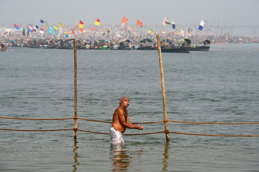 Magh Mela 2020: Devotees Take Holy Dip at Sangam on Mauni Amavasya - News18
