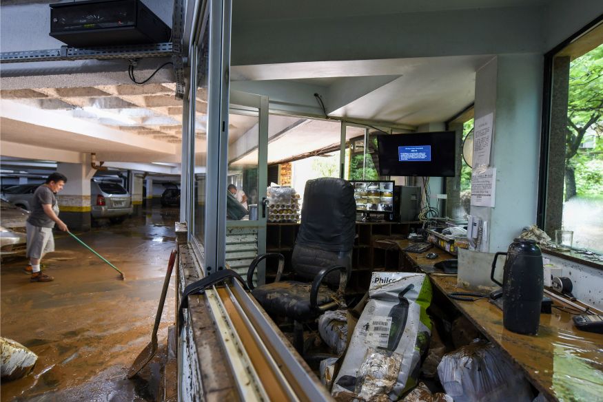 Brazil Rain Photos: Heavy Rains Continue Flooding Minas Gerais Cities ...
