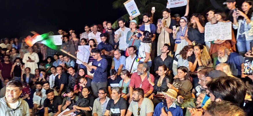 Deepika Padukone Joins JNU Protests, Stands With Students - News18