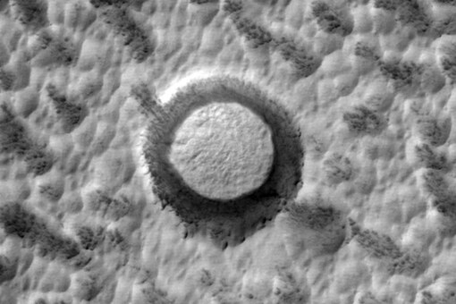 NASA Captures Icy Mars Crater Over a Period of 6 Years, Here's What it ...