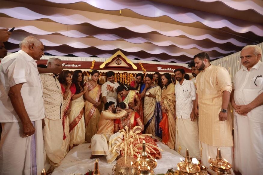 Transwoman Journo Heidi Saadia Ties the Knot on Republic Day - News18