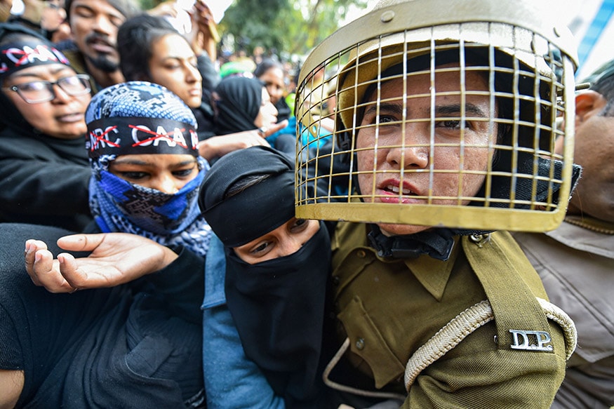 Jamia Nagar Protesters Continue to March Despite Police Warning - News18